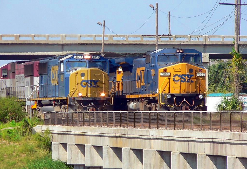 CSX 4691 & 7300